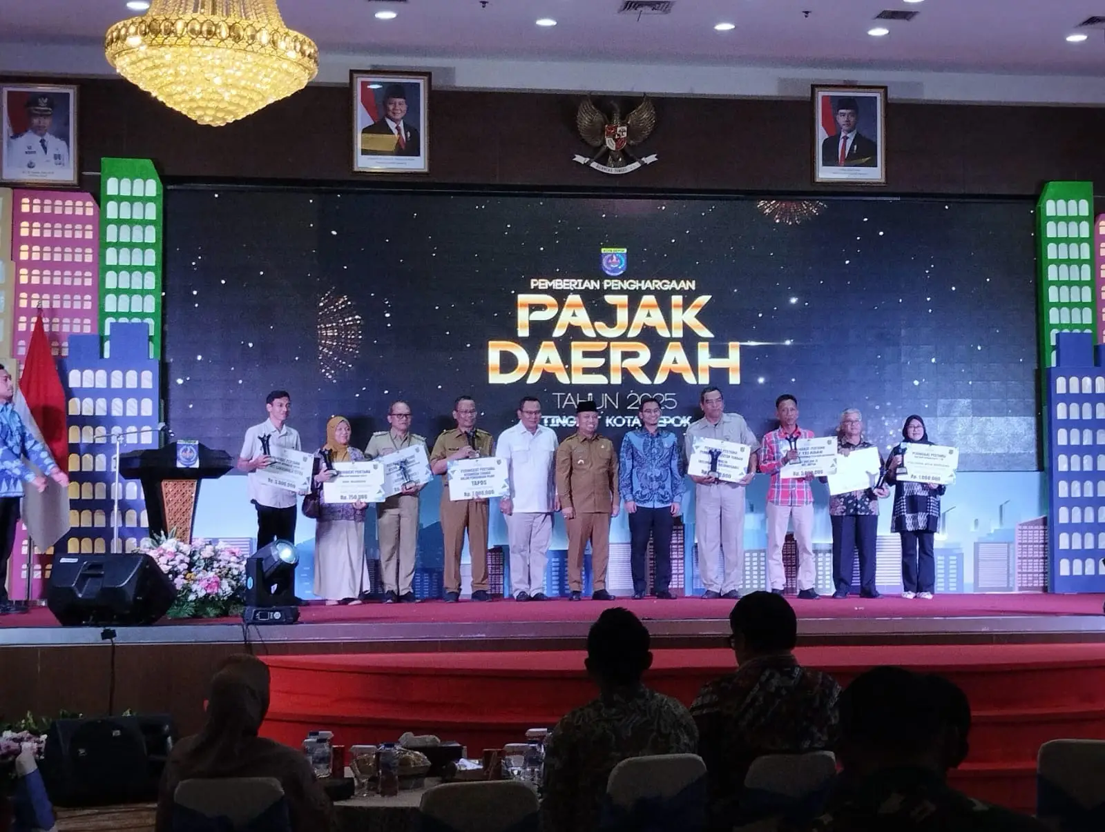Portal Berita Resmi Pemerintah Kota Depok - Puluhan Wajib Pajak dan Aparatur Terbaik Terima ...