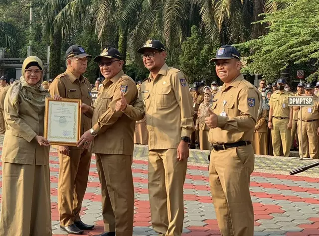 Portal Berita Resmi Pemerintah Kota Depok - Dapat Kategori A, Disdukcapil Raih Peringkat Pertama ...