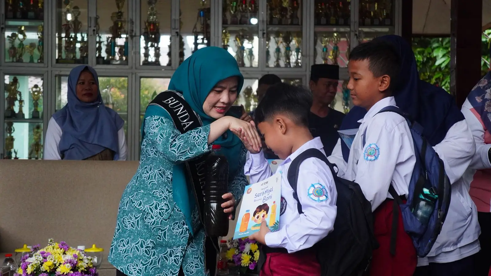 Portal Berita Resmi Pemerintah Kota Depok - Siswa SDN Sukatani 4 Kumpulkan Ratusan Liter Mijel ...