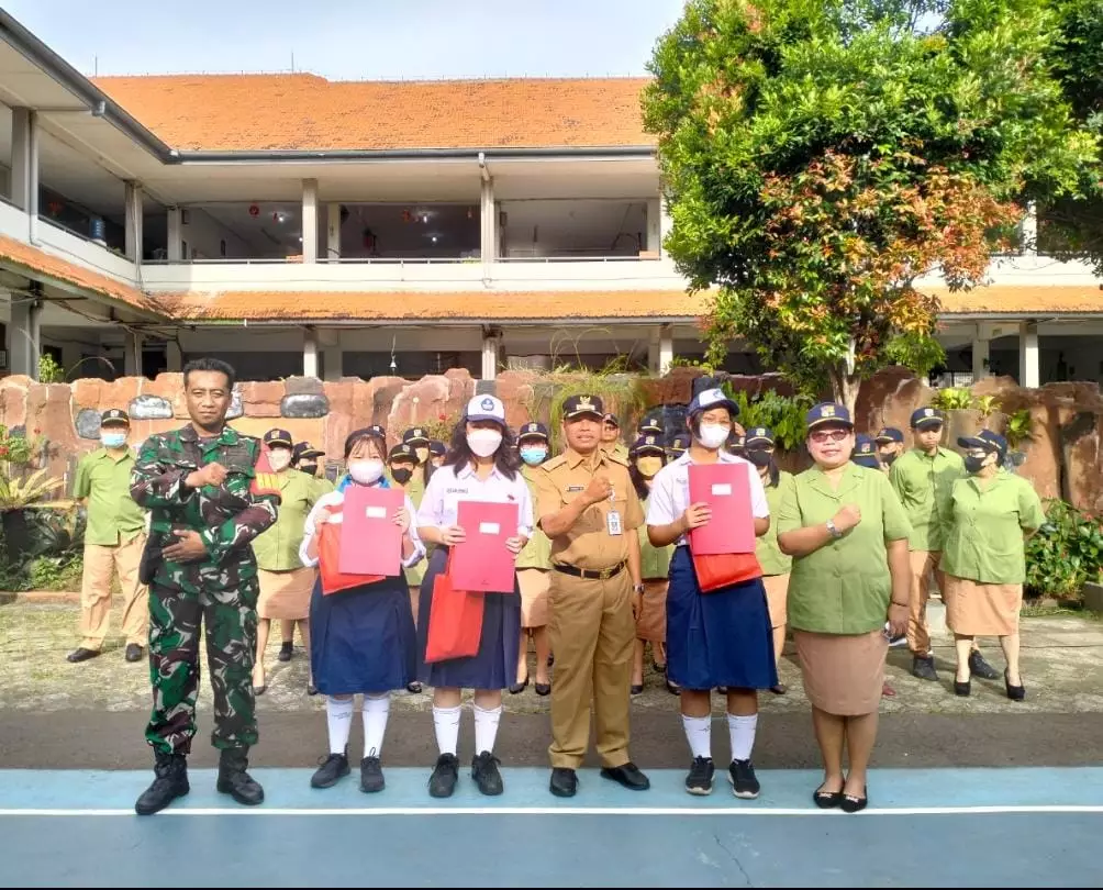 54 Siswa Berprestasi SMP Mardi Yuana Diberi Penghargaan – DEPOK POS