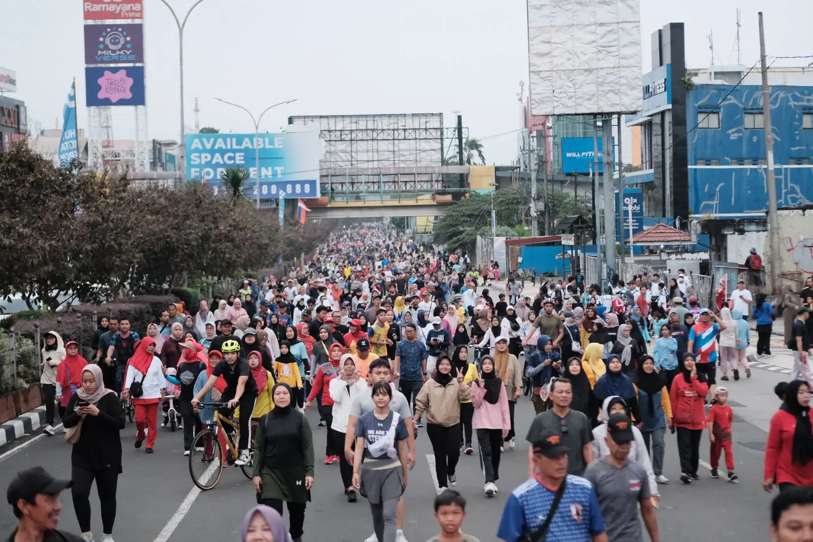 Portal Berita Resmi Pemerintah Kota Depok - Tumpah Ruah! Ribuan Warga Ramaikan CFD Margonda