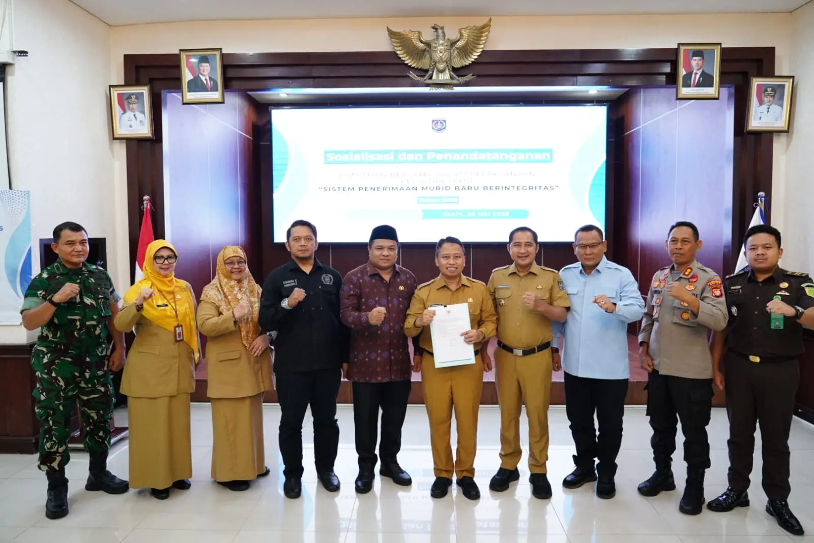 Portal Berita Resmi Pemerintah Kota Depok - Wali Kota Depok Supian Suri Teken Komitmen SPMB ...